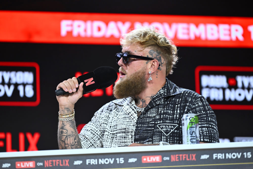 [WATCH] Jake Paul Trolls Fans With Wild Shirtless Weightlifting Vid ...